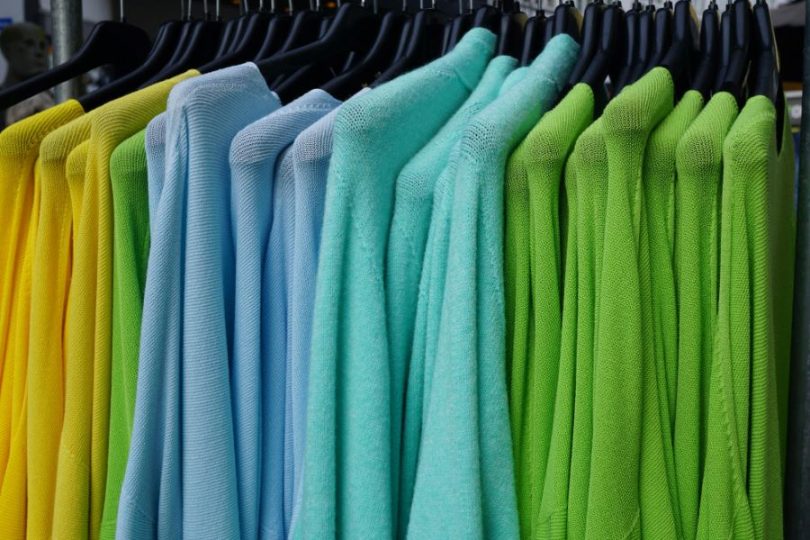 Studiu: Poliesterul reciclat elibereaza mai multe microplastice decat ...